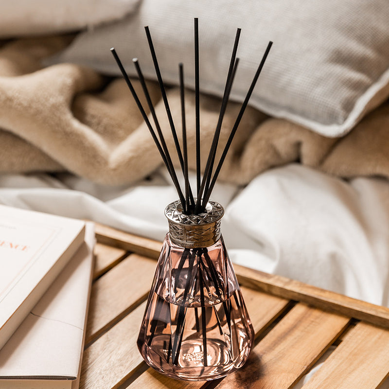 Comment utiliser un diffuseur de parfum avec bâtonnets • Maison Berger ...
